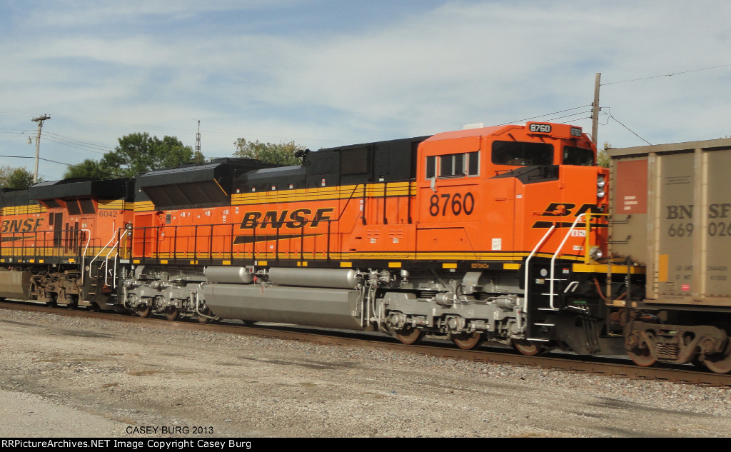 BNSF 8760